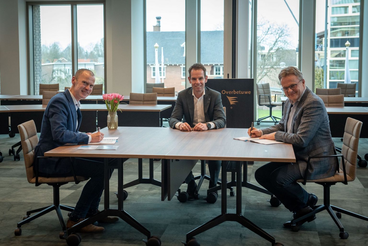 Rijnstate en Gemeente Overbetuwe ondertekenen koop- en ...