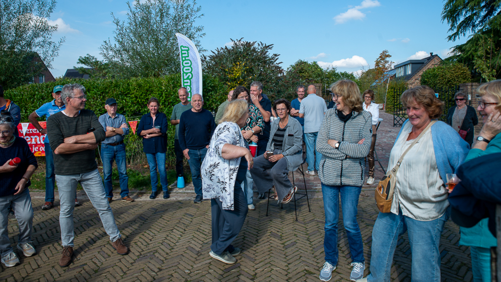 Burendag in Hulhuizen: bijenkweekkasten, koffie en gezelligheid ...
